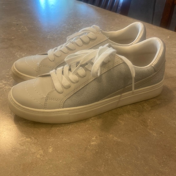 Universal Thread | Shoes | Universal Threada White And Cream Colored ...